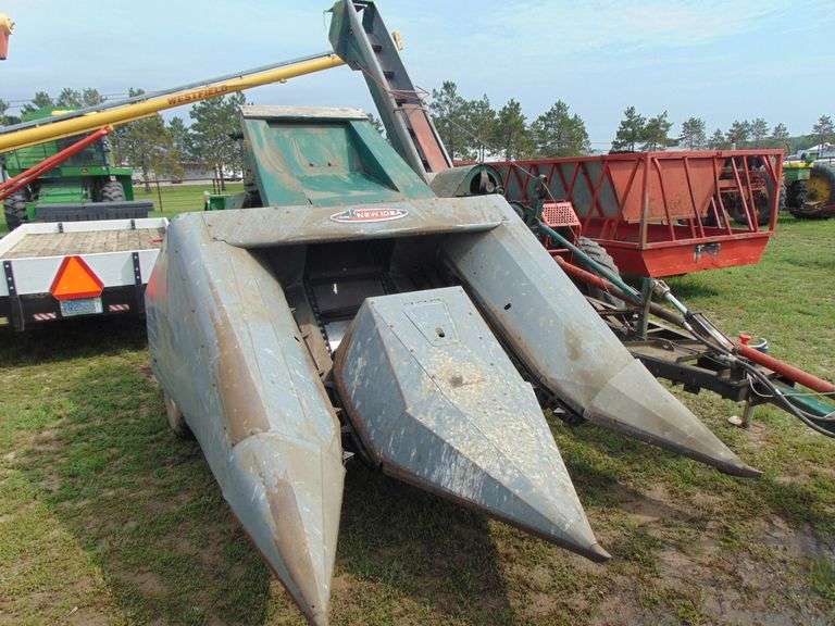 NI 324 CORN PICKER - Ziemer Hilbrands Auctions