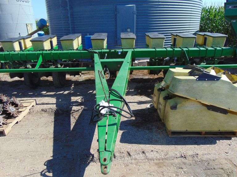 JD 7000 8 ROW 30" PLANTER, HERB, INSECT, DICKEY JOHN MONITOR, LG BEAN ...