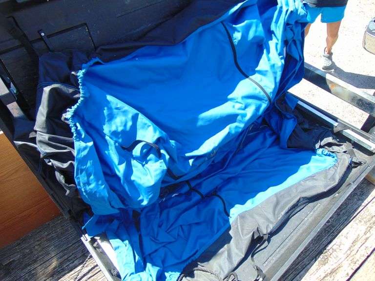 PORTABLE CLAM 5600 FISHHOUSE - NICE - Ziemer Hilbrands Auctions