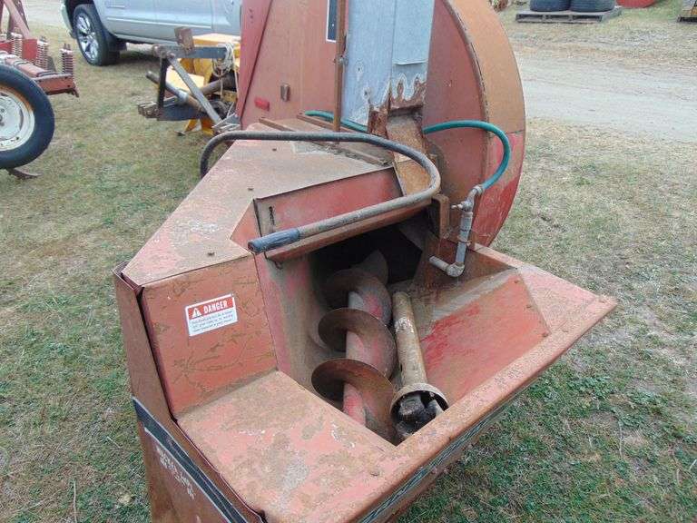 IH HIGH THROW SHORT HOPPER FORAGE BLOWER - Ziemer Hilbrands Auctions