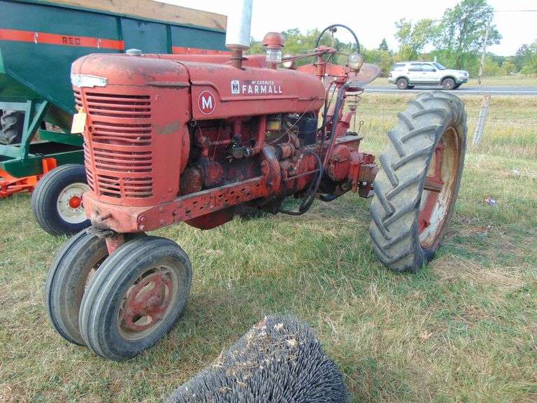 FARMALL M - 13.6X38 REAR TIRES, S/N 27193 - Ziemer Hilbrands Auctions