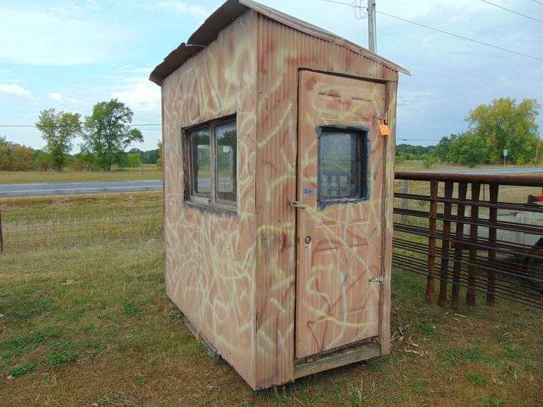 4' X 8' HUNTING SHACK - Ziemer Hilbrands Auctions