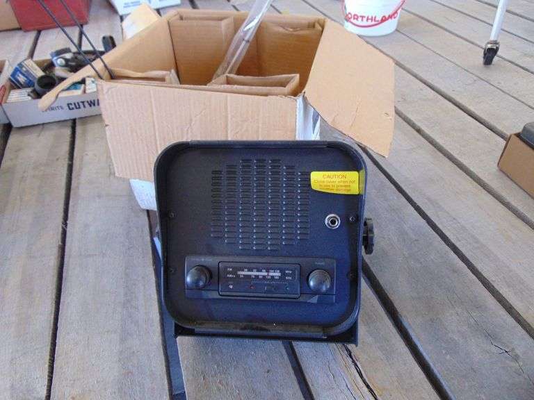 AM-FM FENDER MOUNT TRACTOR RADIO -NEVER BEEN USED - Ziemer Hilbrands ...