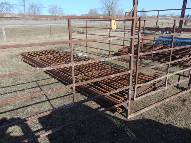TEN 16 FT. 1" SQUARE TUBE 6 BAR CORRAL PANELS & ONE 12' WALK THRU GATE ...