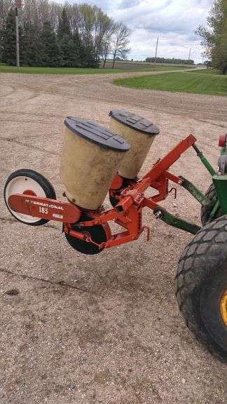 IH 2 ROW 185 UNIT PLANTER, NEW DISC OPENERS, BEARINGS & PAINT, CORN ...
