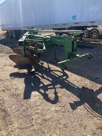 JD 1350/1450 5-18 TRIP PLOW, SPRING CUSHION COULTERS, NO WELDS, CLARA ...