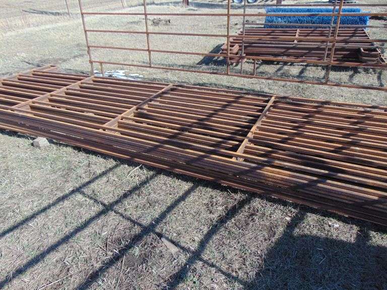 TEN 16 FT. 1" SQUARE TUBE 6 BAR CORRAL PANELS & ONE 12' WALK THRU GATE ...