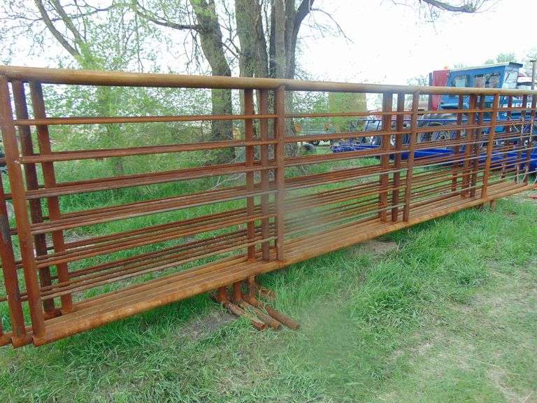 FIVE 24FT FREE STANDING CATTLE PANELS - Ziemer Hilbrands Auctions
