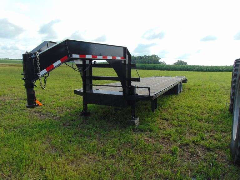 2017 DOVETAIL GOOSENECK 32 FT TANDEM AXLE TRAILER, 10,000 LB AXLES ...
